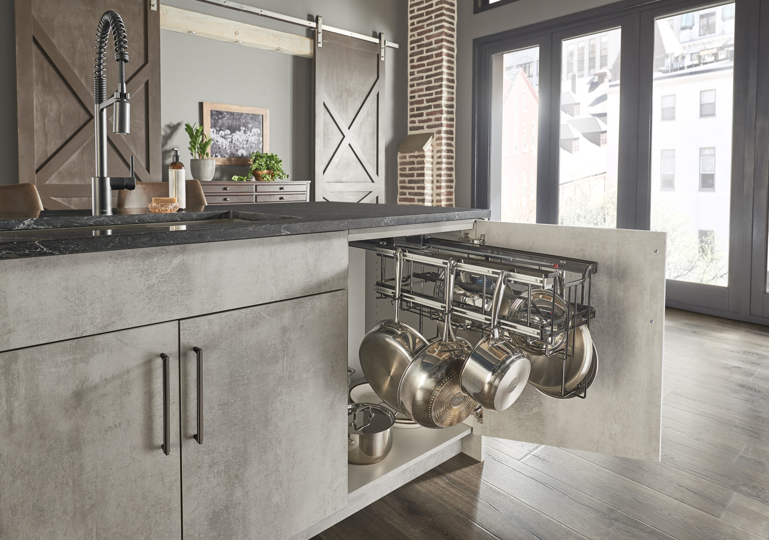 Soft-close Hanging Pan Pullout