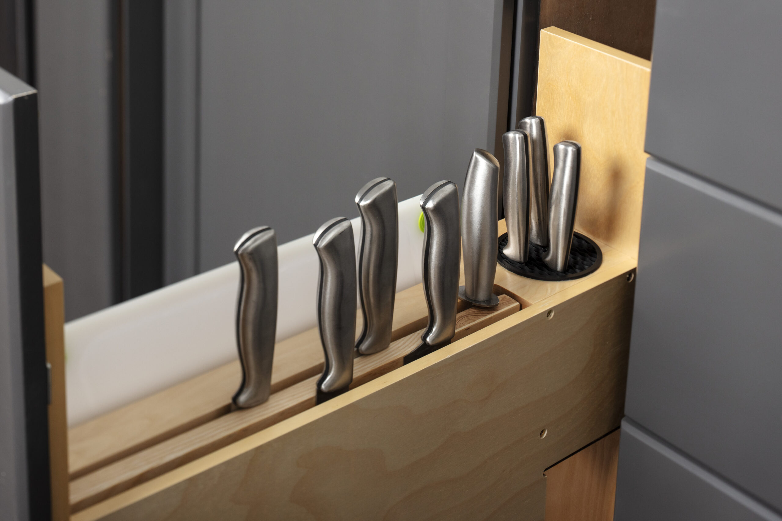 Hardware Resources "No Wiggle" Magnetic Knife Organizer Soft-close Pullout