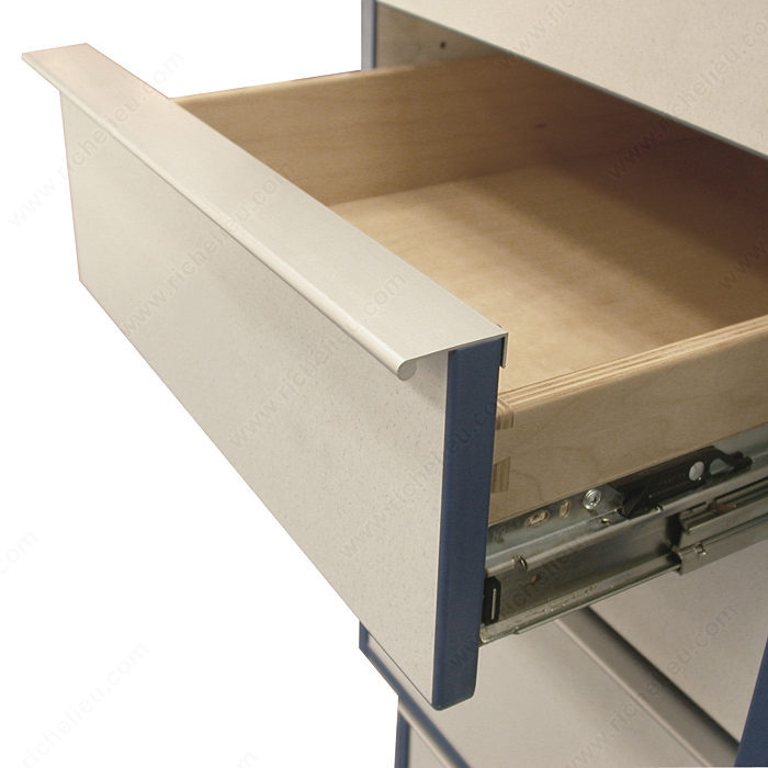 Richelieu Modern Pull Handle for 5/8 in - 3/4 in Panel - 31 and 41