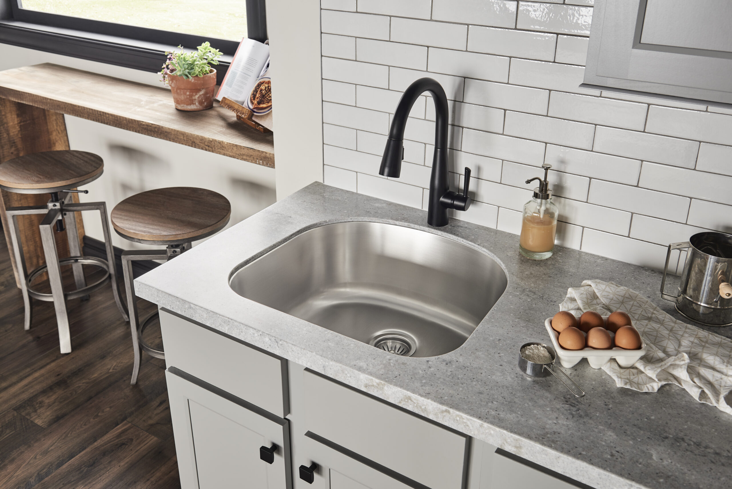 Jeffrey Alexander Dominique Cabinet "T" Knob