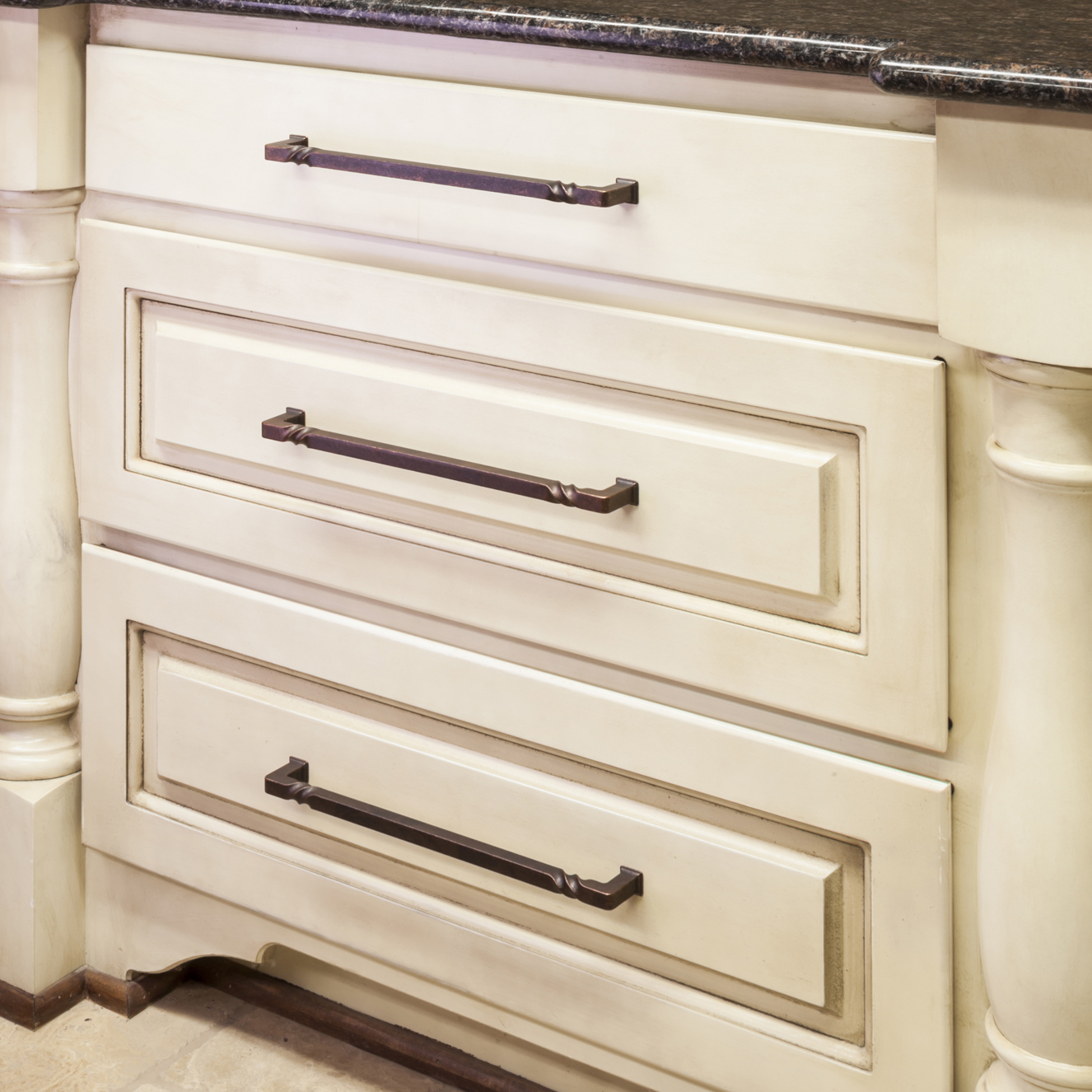 Jeffrey Alexander Rustic Twist Tahoe Cabinet Pull
